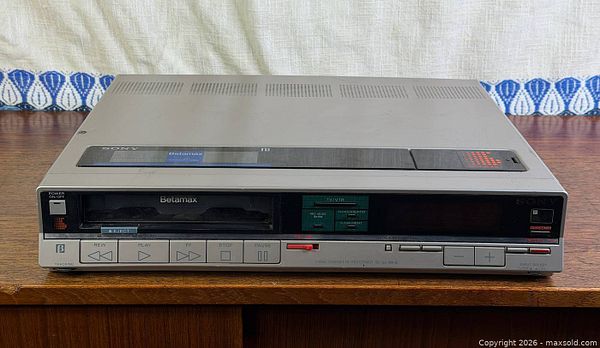 Sony Betamax SL-20 Video Cassette Recorder | Maxsold
