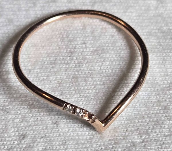 14K stamped gold chevron ring with 2 diamonds | Maxsold