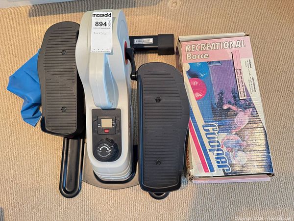 Mini stepper with boxed bocce set | Maxsold