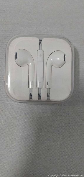 Apple EarPods wired earphones 3.5 mm jack | Maxsold