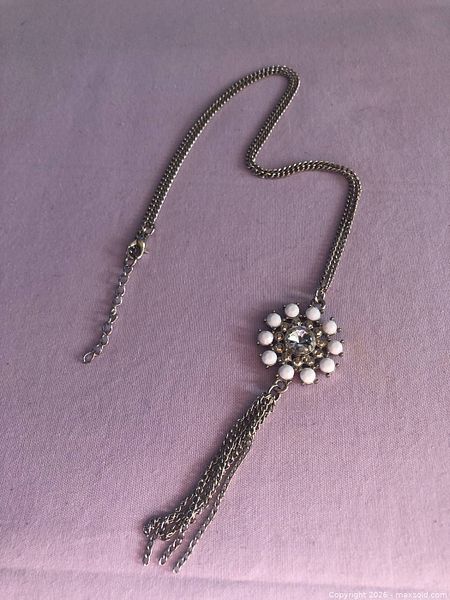 White faceted bead tassel necklace | Maxsold