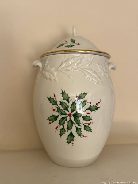 Lenox Holiday porcelain cookie jar with lid | Maxsold