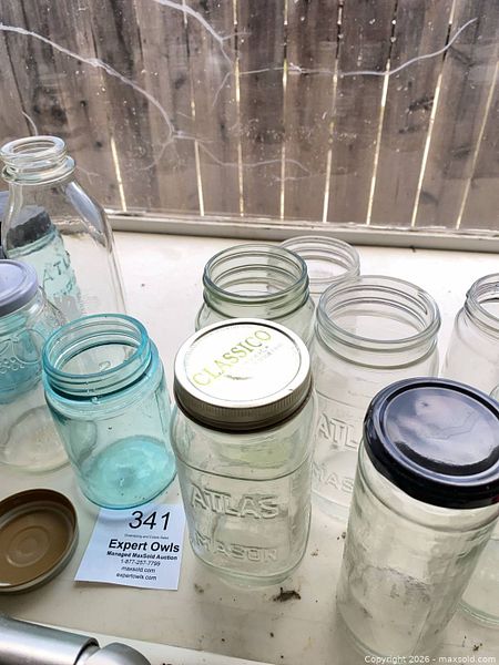 Vintage and modern glass jars and bottles | Maxsold