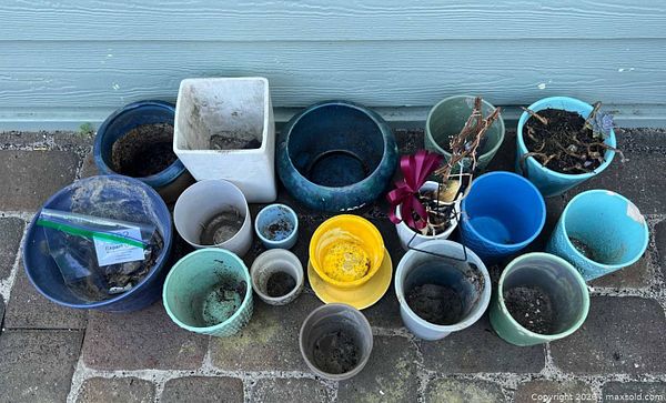 18 assorted small decorative plant pots | Maxsold
