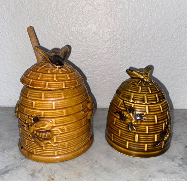 Ceramic beehive honey pots, Japan | Maxsold