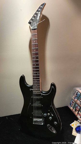 Degas Strat-style solid-body electric guitar | Maxsold