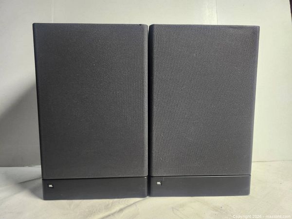 Pair JBL 62 passive bookshelf speakers | Maxsold