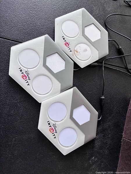 Disney Infinity figures, discs, portal bases | Maxsold