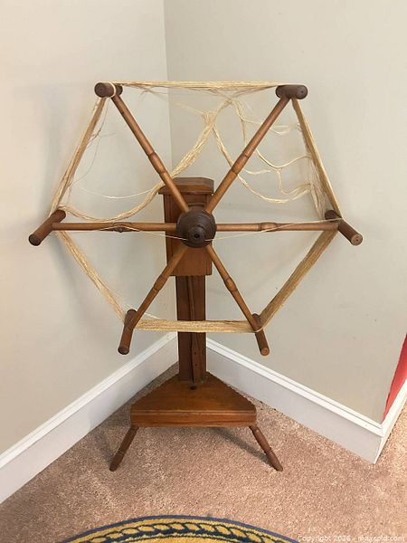 Wooden Floor-Standing Umbrella Yarn Swift | Maxsold