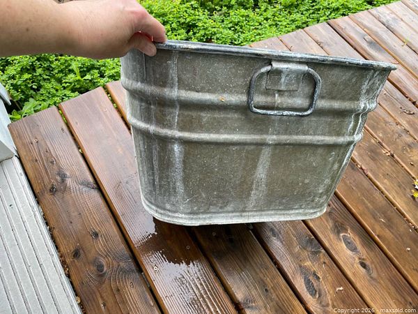 Galvanized metal wash tub | Maxsold