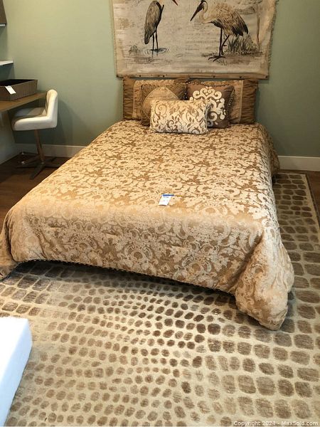 Chris Madden Queen Size 7-Piece Bedding Set | Maxsold