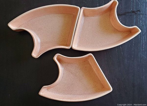 Vintage West Coast USA Pottery Pink Flecked Snack Dishes x 3 | Maxsold