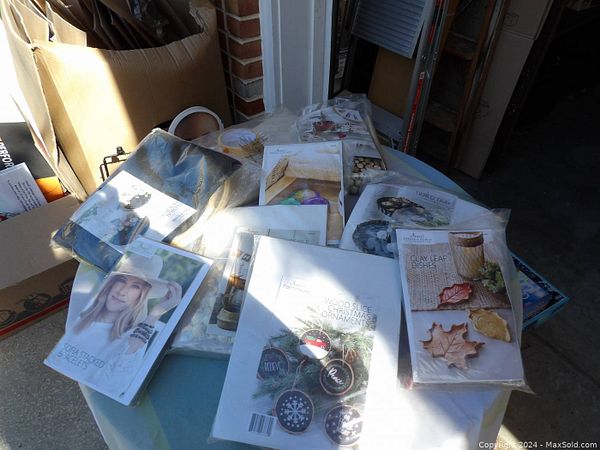 Large Lot of Complete Craft Kits for Various Seasons and Projects | Maxsold