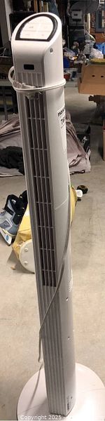 46 Inch Tall Oscillating Tower Fan | Maxsold