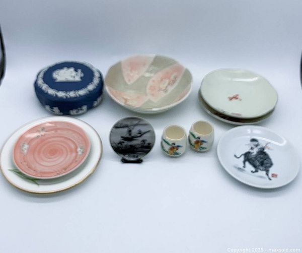 Assorted Decorative Plates and Ceramic Items | Maxsold