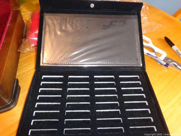Black velvet coin slab storage case | Maxsold