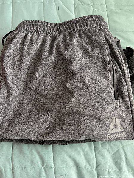 Reebok men’s athletic pants and jeans | Maxsold