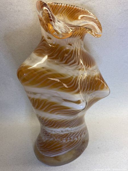 Murano butterscotch & cream blown glass female torso vase | Maxsold