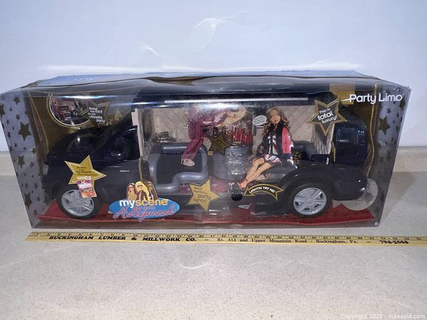 2005 My Scene Goes Hollywood Party Limo Limousine Play Set | Maxsold
