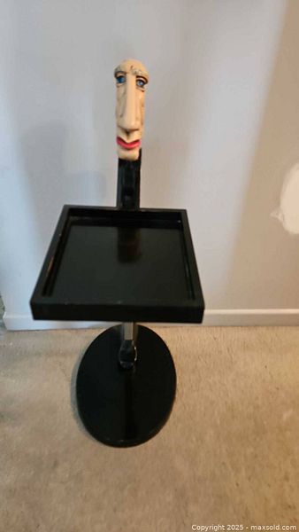 Butler statue tray stand | Maxsold