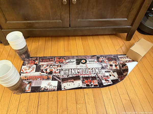 Philadelphia Flyers Spectrum cups and poster | Maxsold